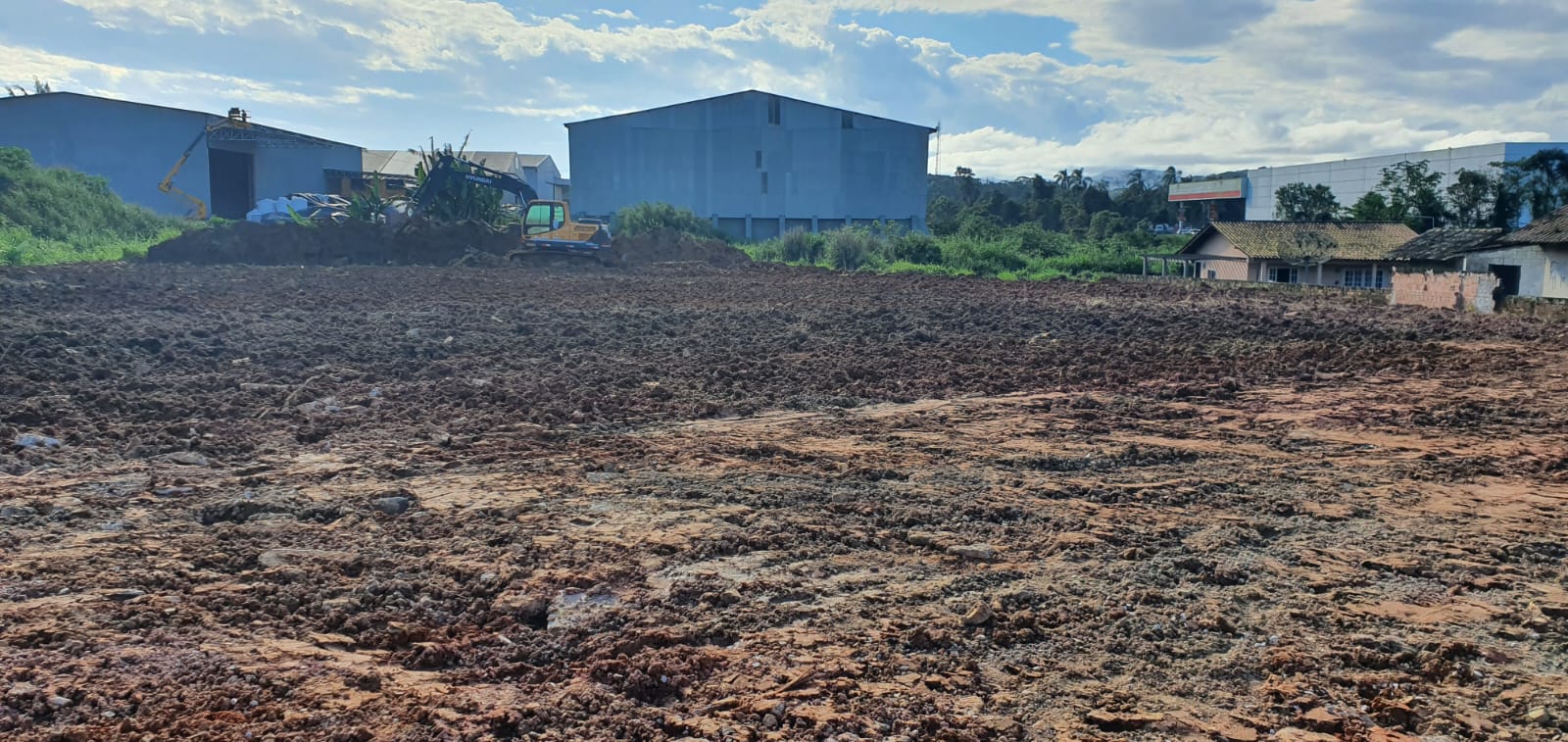 Vende e Aluga-se Área próximo ao Centro de São Francisco do Sul - 3681